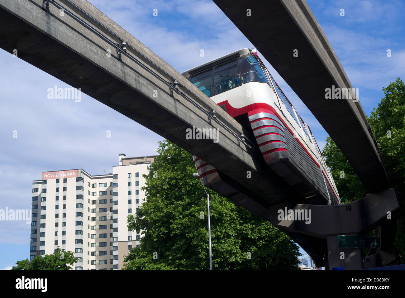 Overhead train hi-res stock photography and images - Alamy