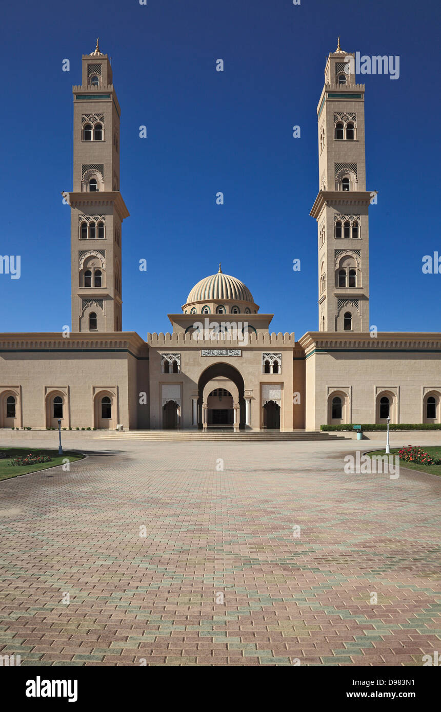 Mosque of Bahla. The oasis town of Bahla is one of the oldest king's ...