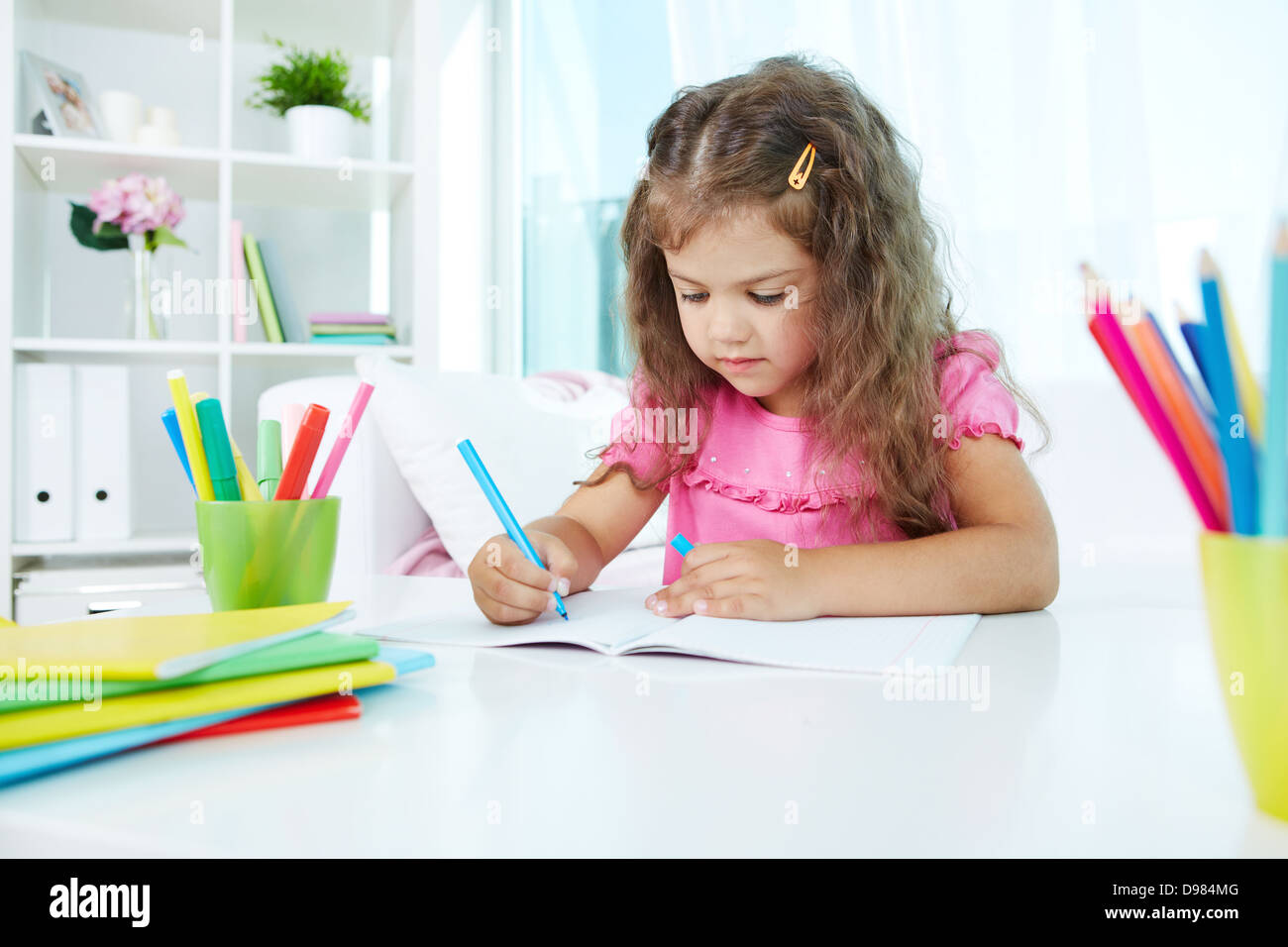 Portrait of lovely girl drawing with colorful pencils Stock Photo - Alamy