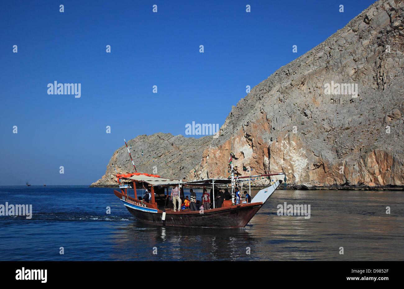 Dhau tour hi-res stock photography and images - Alamy