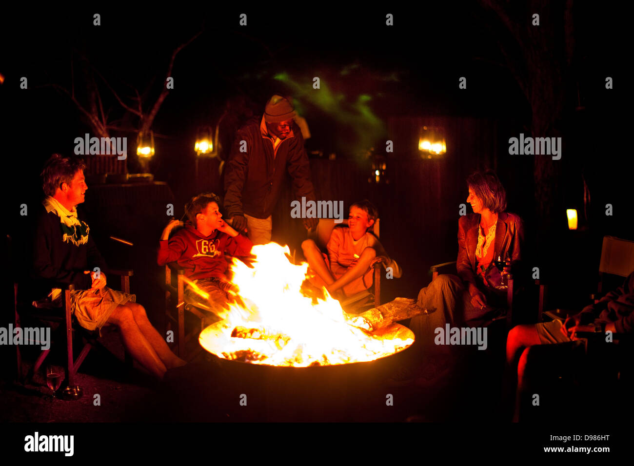Family sitting around fire hi-res stock photography and images - Alamy