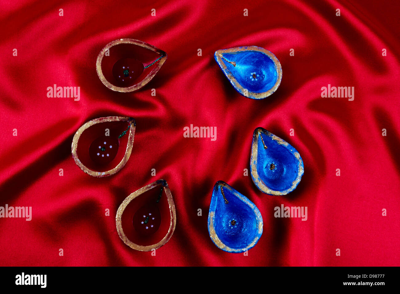 Indian festival diwali diya arranging hi-res stock photography and ...