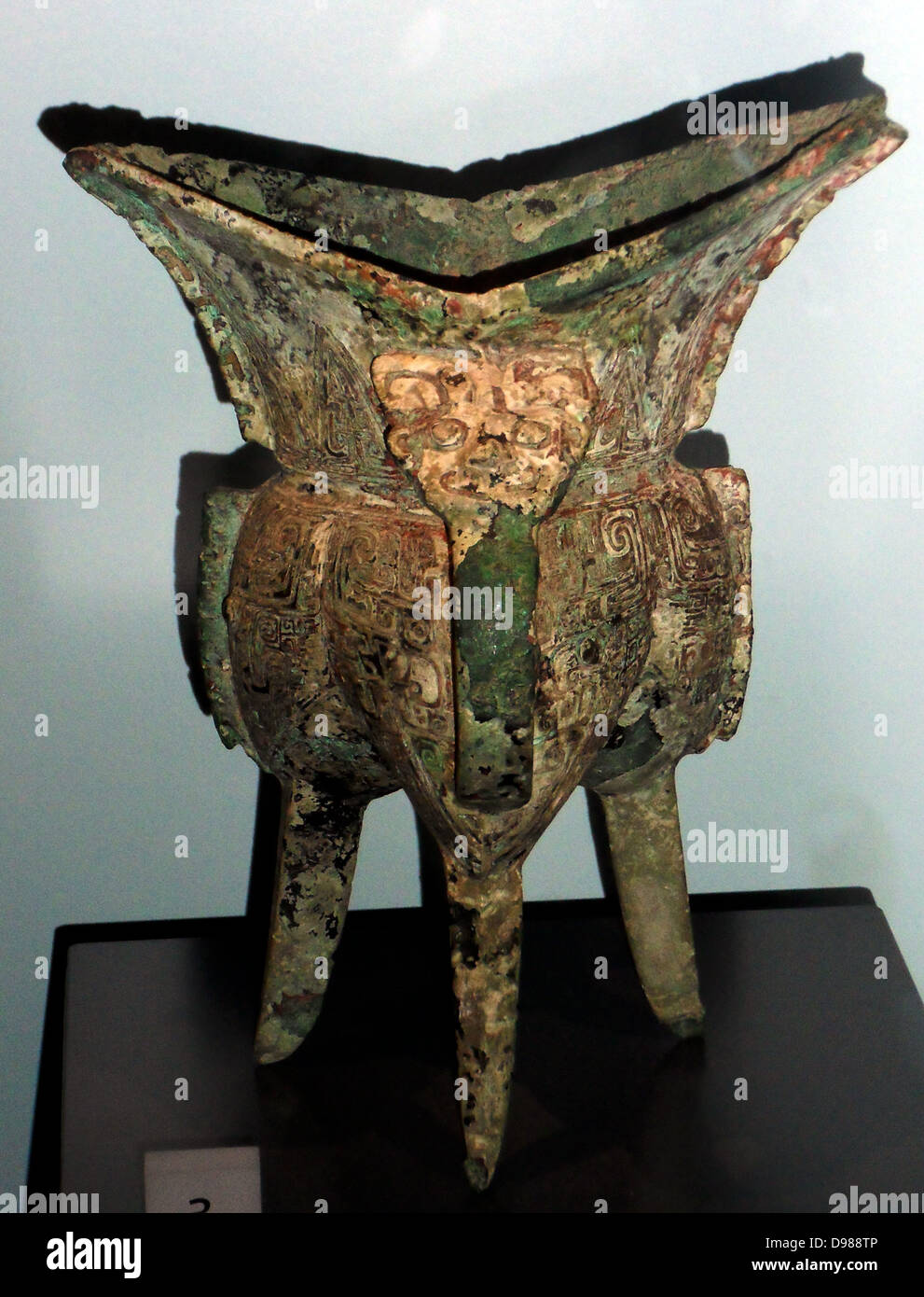 Bronze vessel shang dynasty hi-res stock photography and images - Alamy