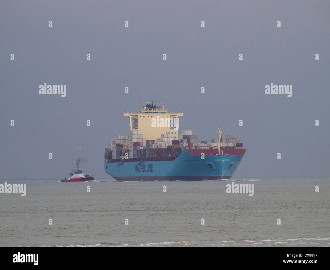 The enormous container ship Maersk Laberinto approaching the port of ...