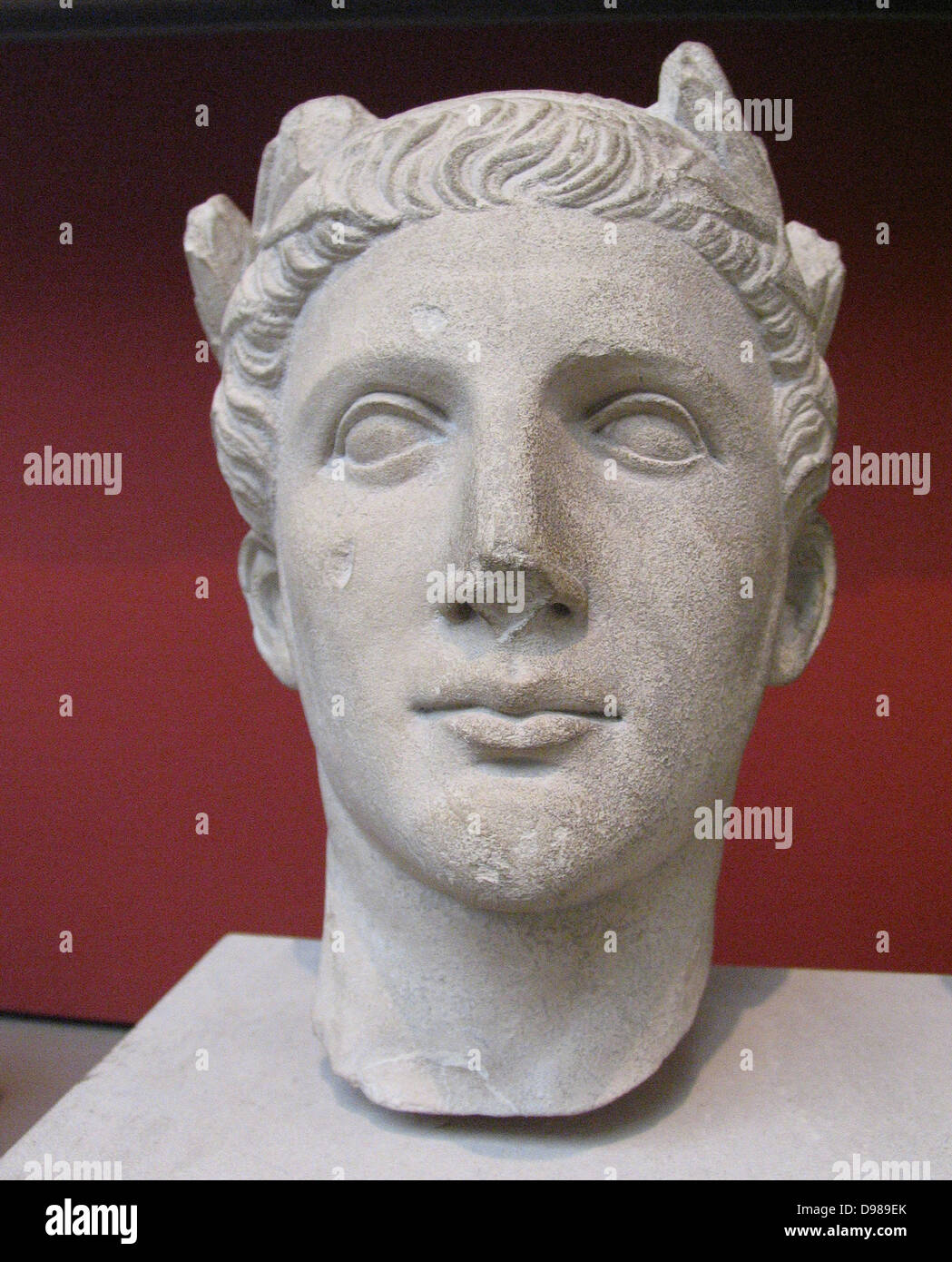 Limestone greek statue hi-res stock photography and images - Alamy