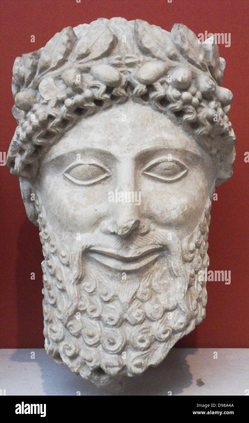 A crown on the head and a laurel wreath hi-res stock photography and ...