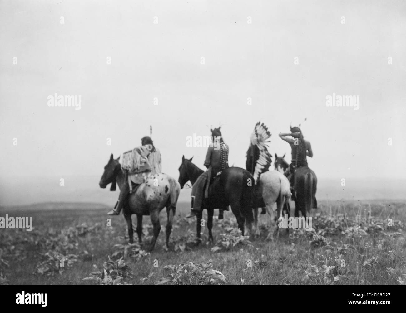 Crow indians hi-res stock photography and images - Alamy