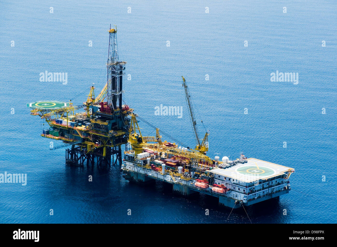 Deep sea drilling rig hi-res stock photography and images - Alamy