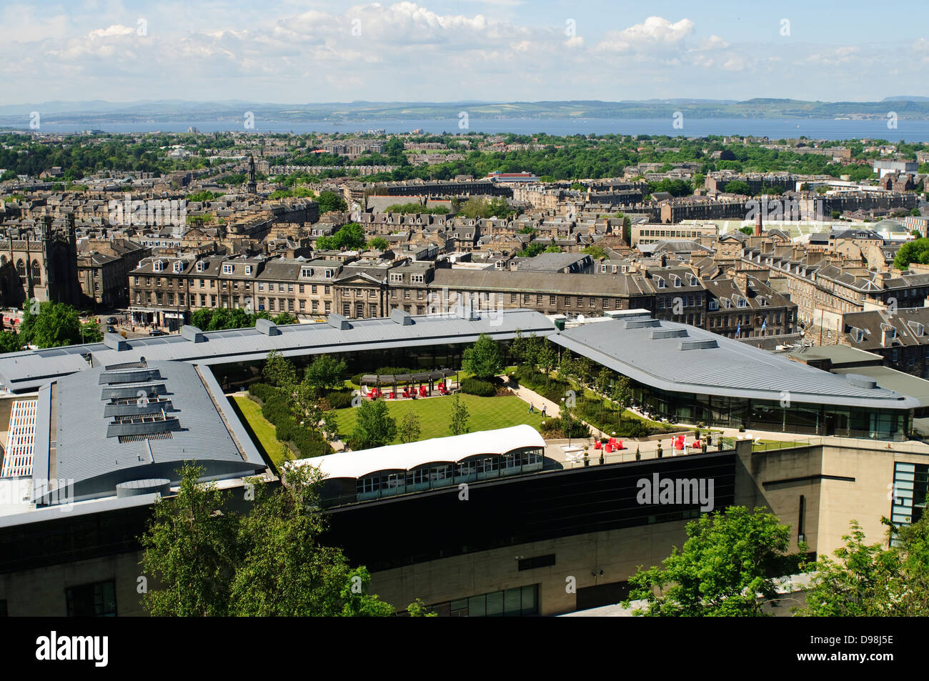 Modern rooftop garden hi-res stock photography and images - Alamy