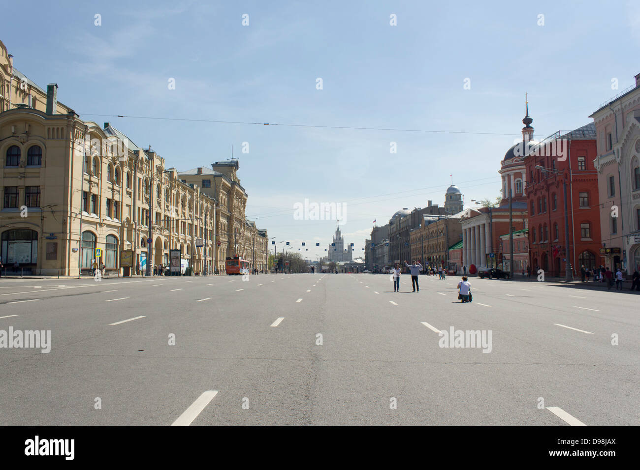 Empty road in the center of Moscow Stock Photo - Alamy
