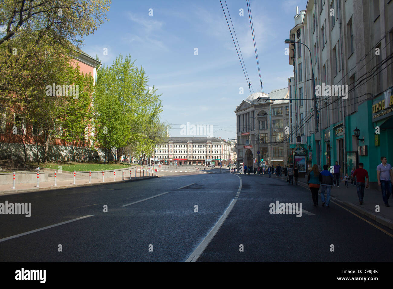 Empty road in the center of Moscow Stock Photo - Alamy