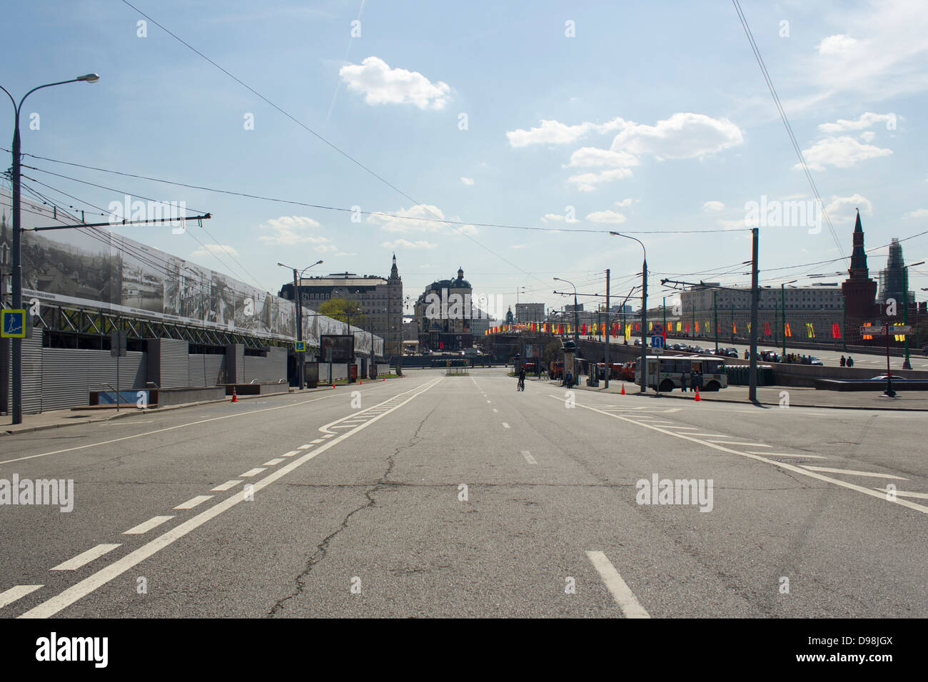 Empty road in the center of Moscow Stock Photo - Alamy