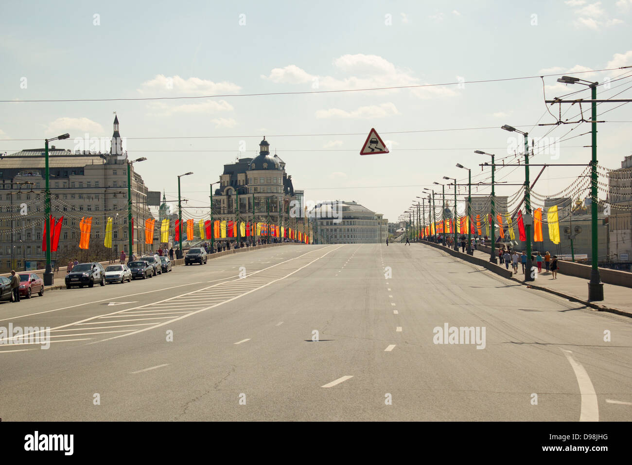 Empty road in the center of Moscow Stock Photo - Alamy