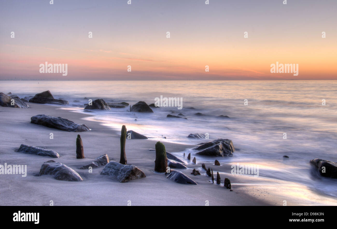 Rocky shore line hi-res stock photography and images - Alamy