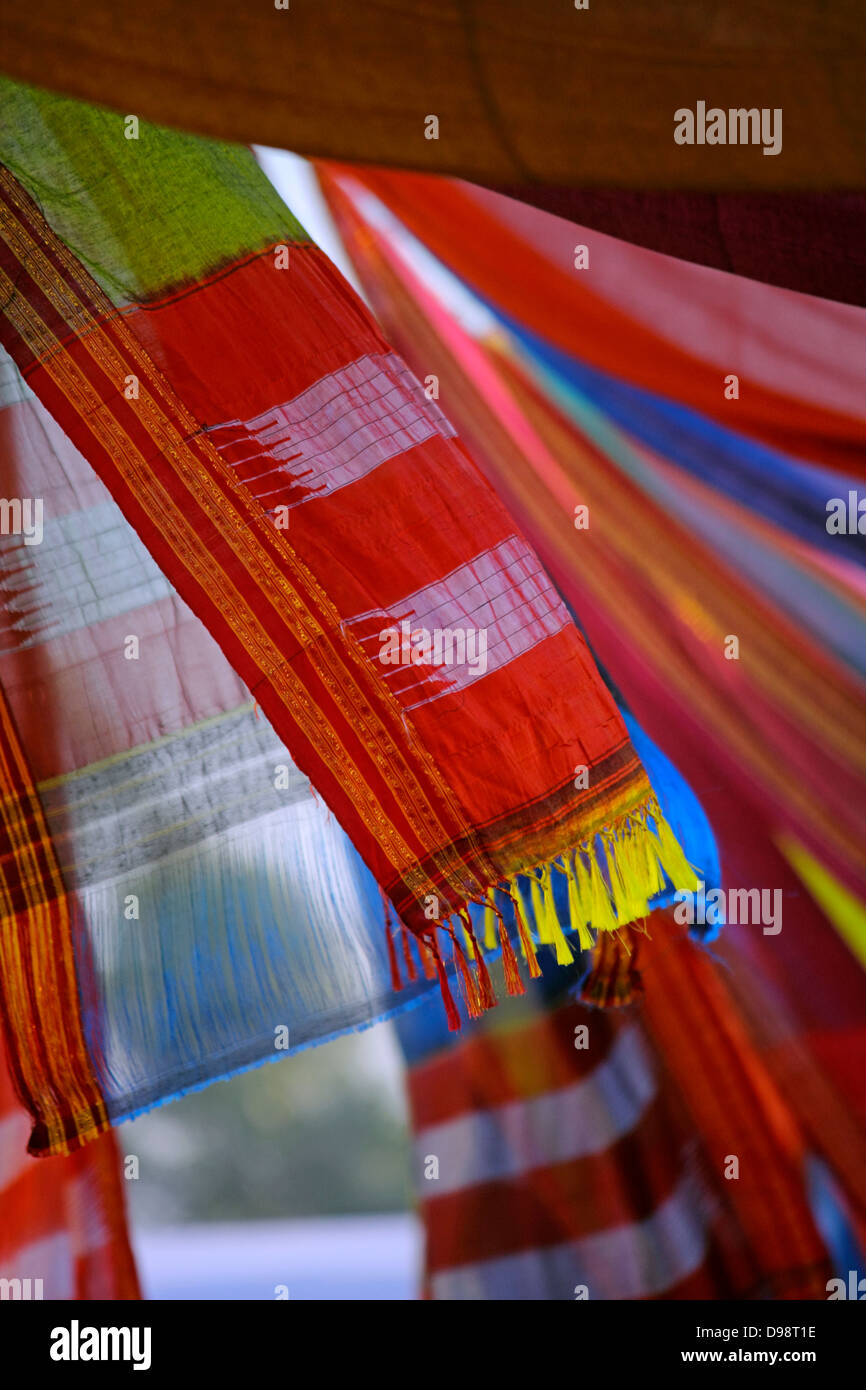 Saris hi-res stock photography and images - Alamy