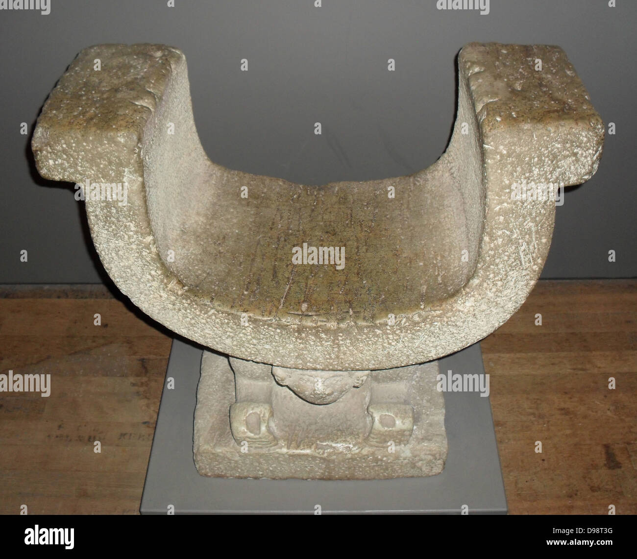 Throne chair hi-res stock photography and images - Alamy