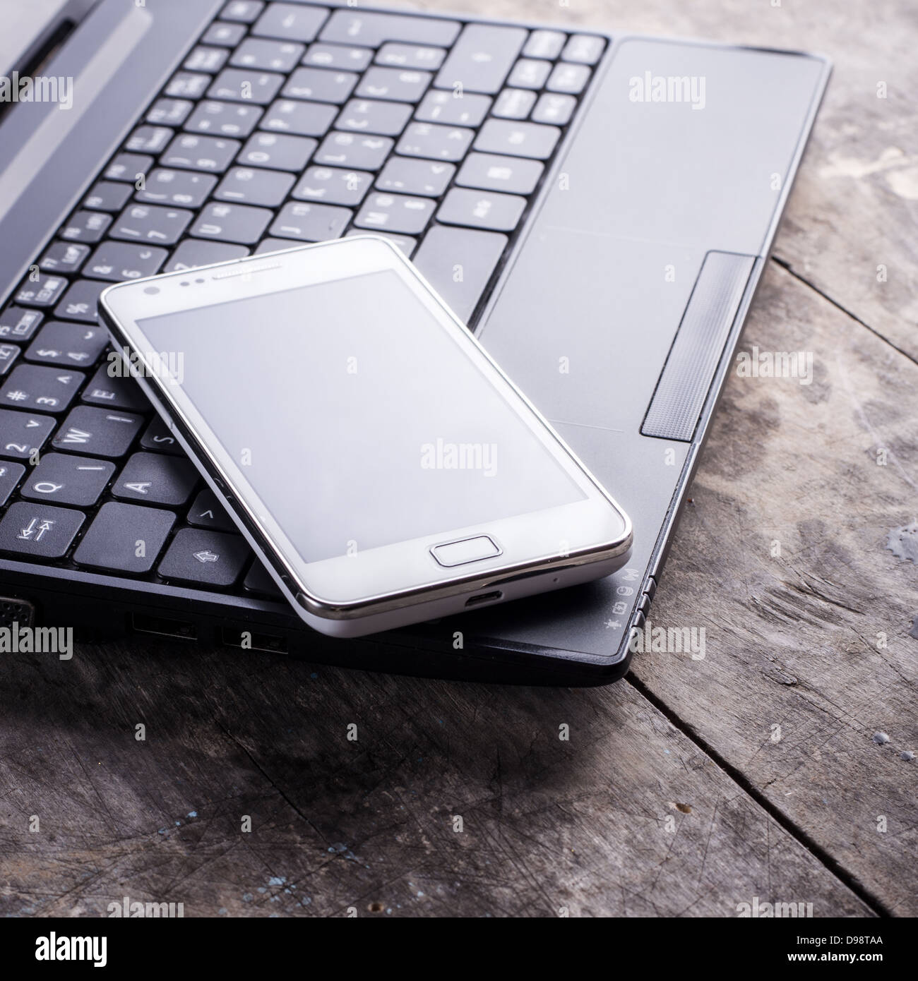 Laptop wooden table hi-res stock photography and images - Alamy