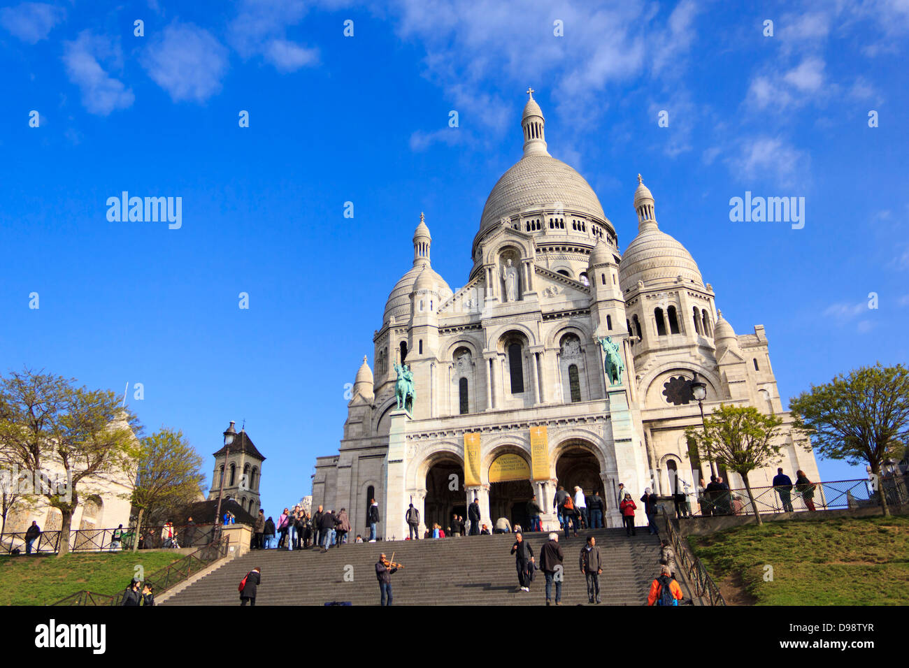Sacre coeur basilica paris hi-res stock photography and images - Alamy