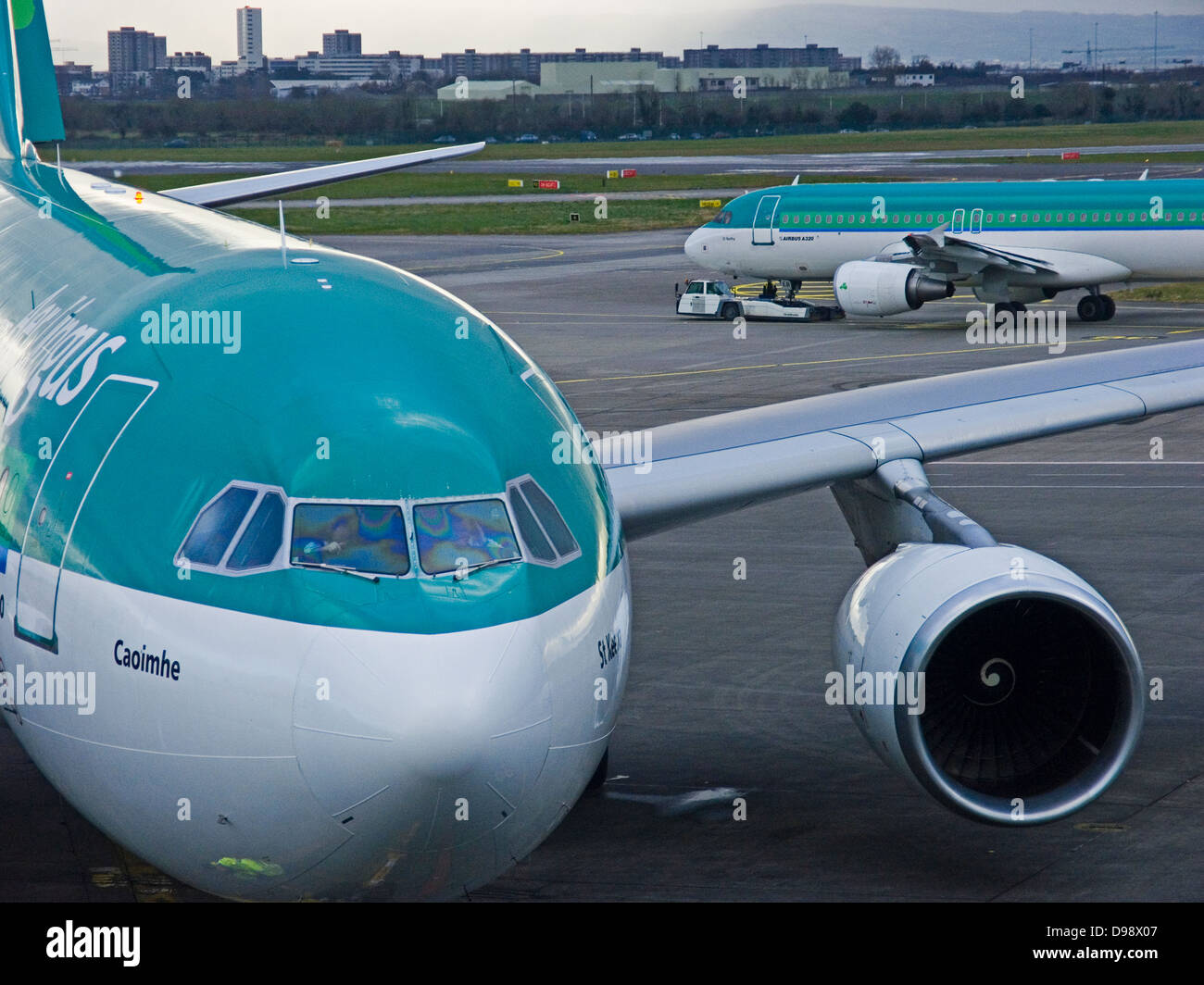 airplanes on the tarmac Stock Photo - Alamy