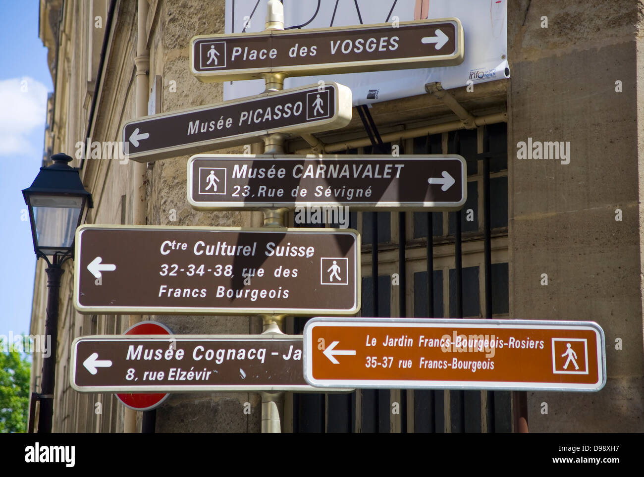 Paris signals hi-res stock photography and images - Alamy
