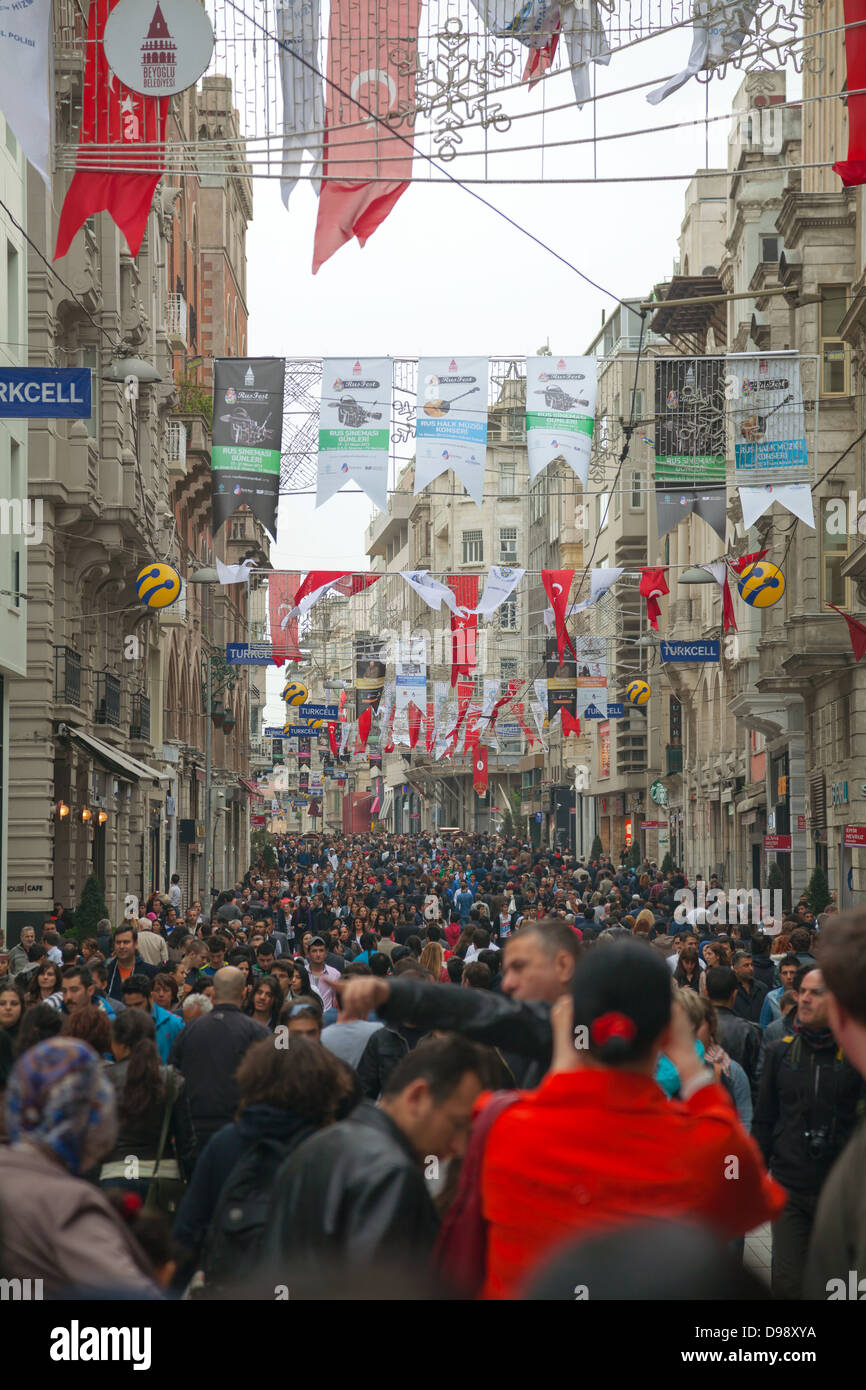 Crowded istiklal street with tourists in Istanbul Stock Photo - Alamy