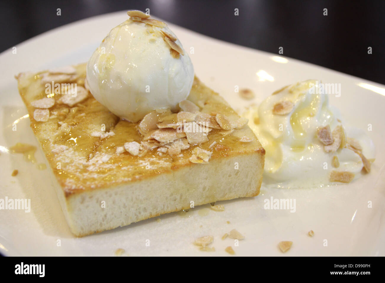 Toast bread ice cream hi-res stock photography and images - Alamy
