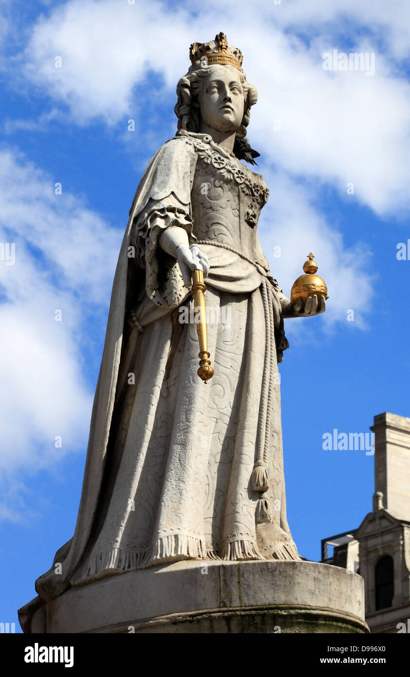 Statue of Queen Anne outside St.Paul's Cathedral, London, England ...