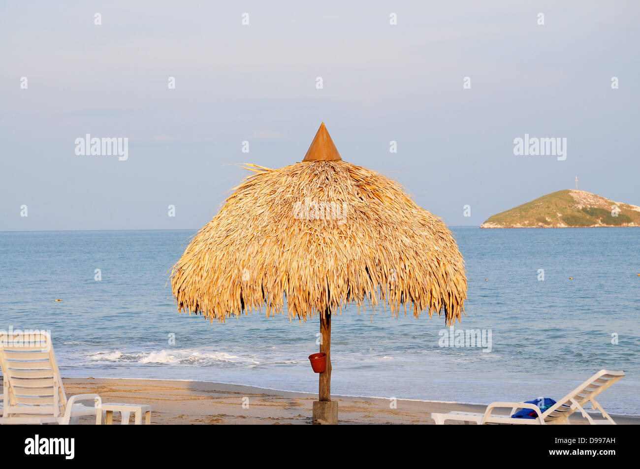 Small beach hut at the pacific coast of Panama Stock Photo - Alamy