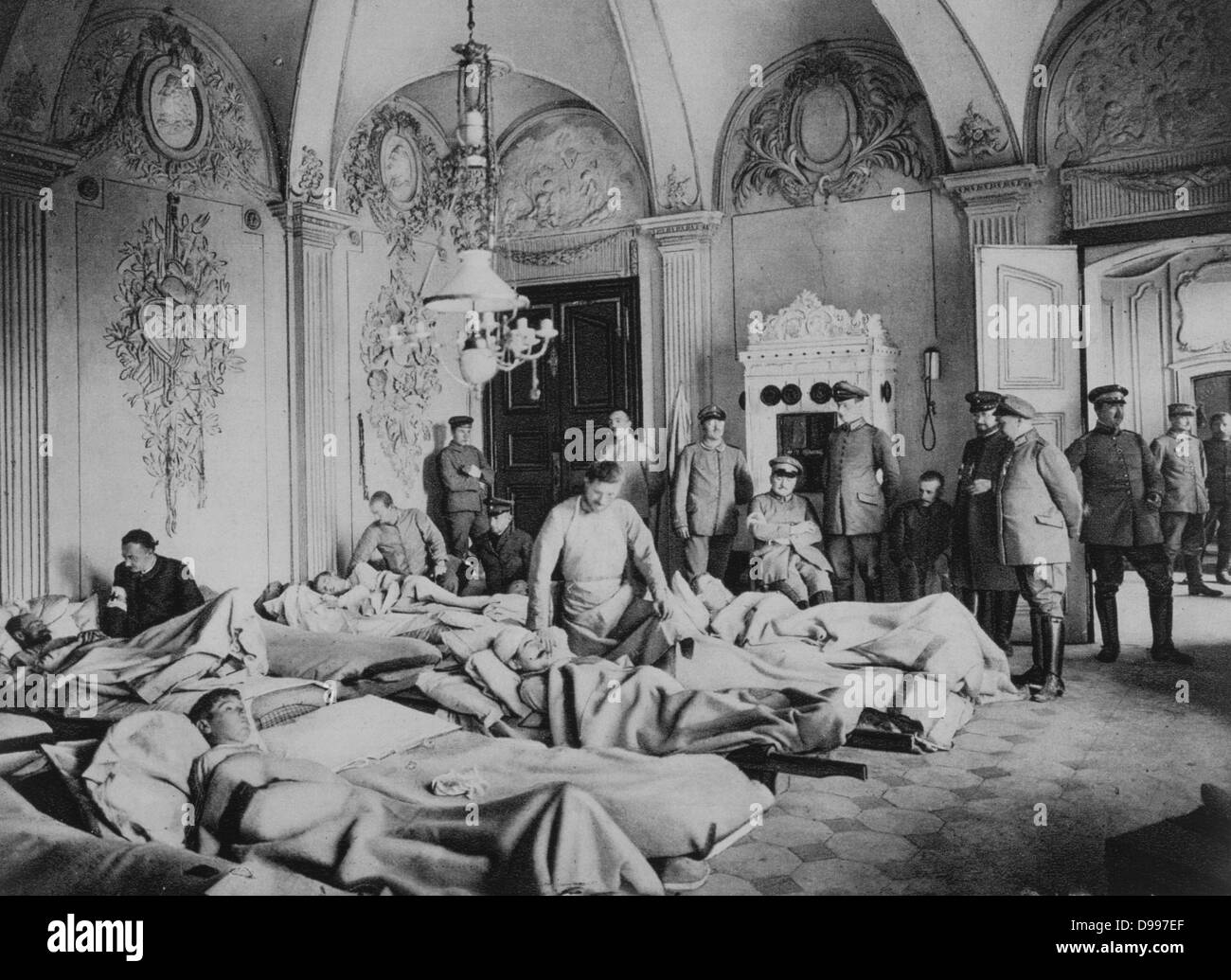 World War I 1914-1918: French and German wounded soldiers lying on ...