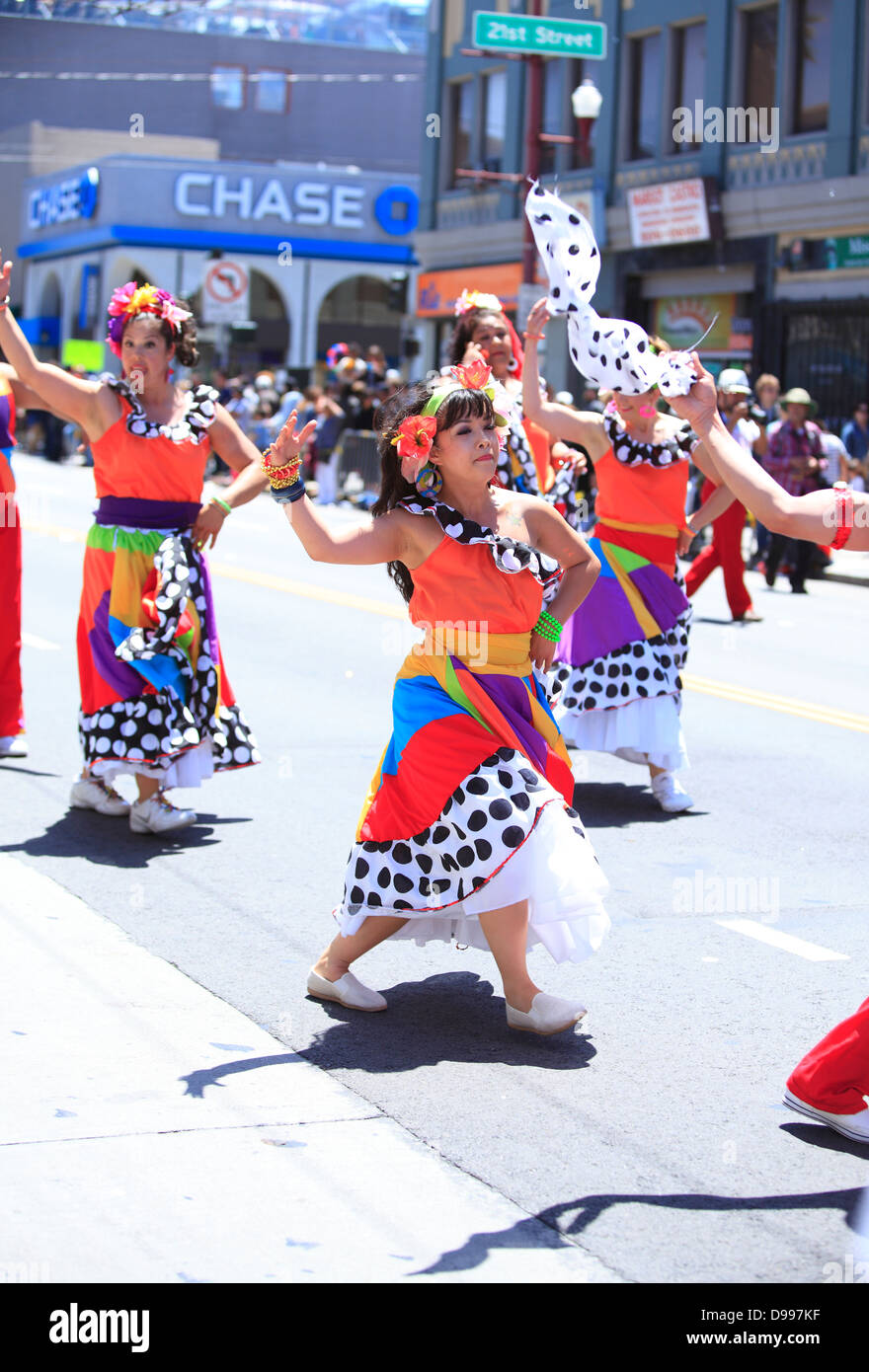 Dancers sashaying down Mission District during Carnaval parade in San ...