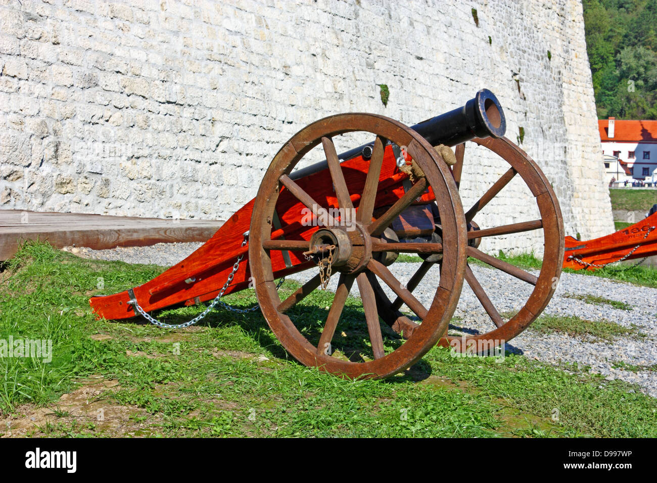 Rusty iron cannon hi-res stock photography and images - Alamy