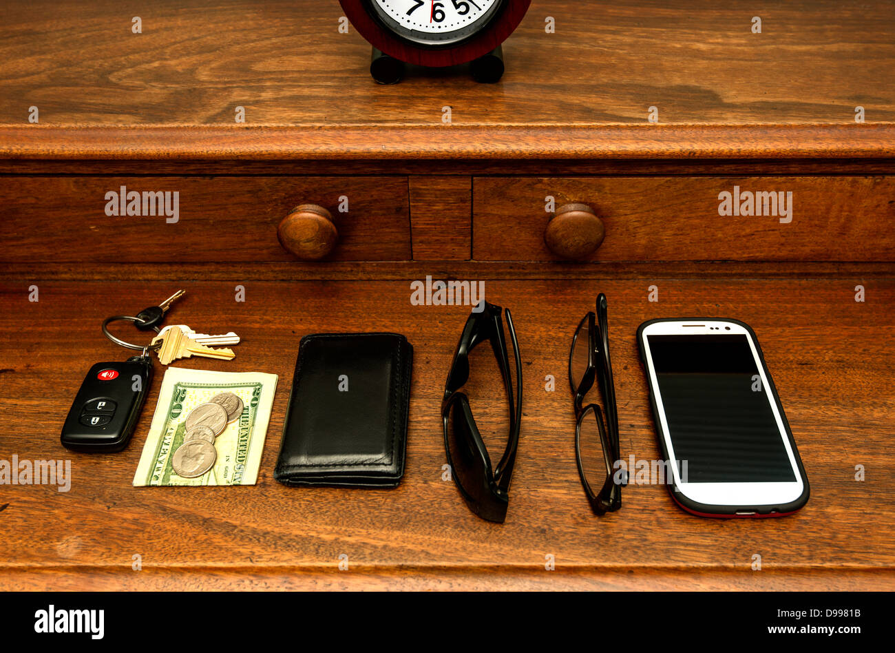 Items in a man's pockets neatly laid out on the dresser Stock Photo - Alamy