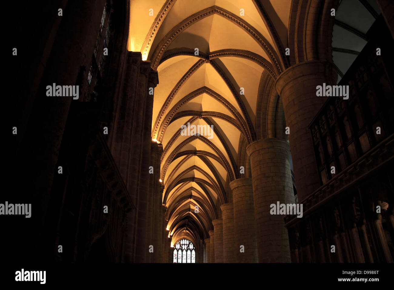 ceiling and pillars of gloucester cathedral Stock Photo - Alamy
