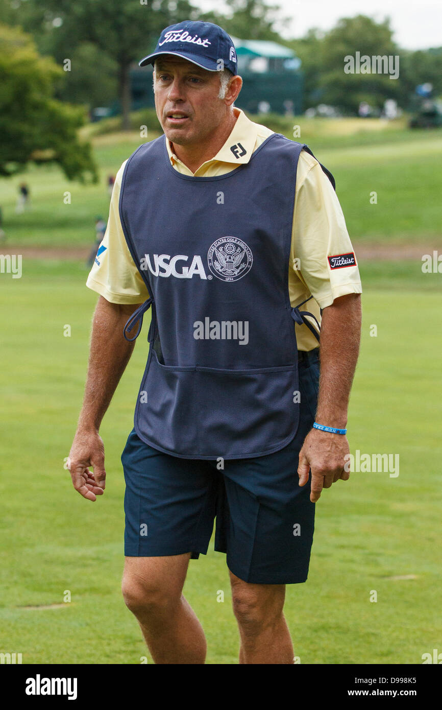 Ardmore, Pennsylvania, USA. 14th June 2013. Steve Williams, caddy for ...
