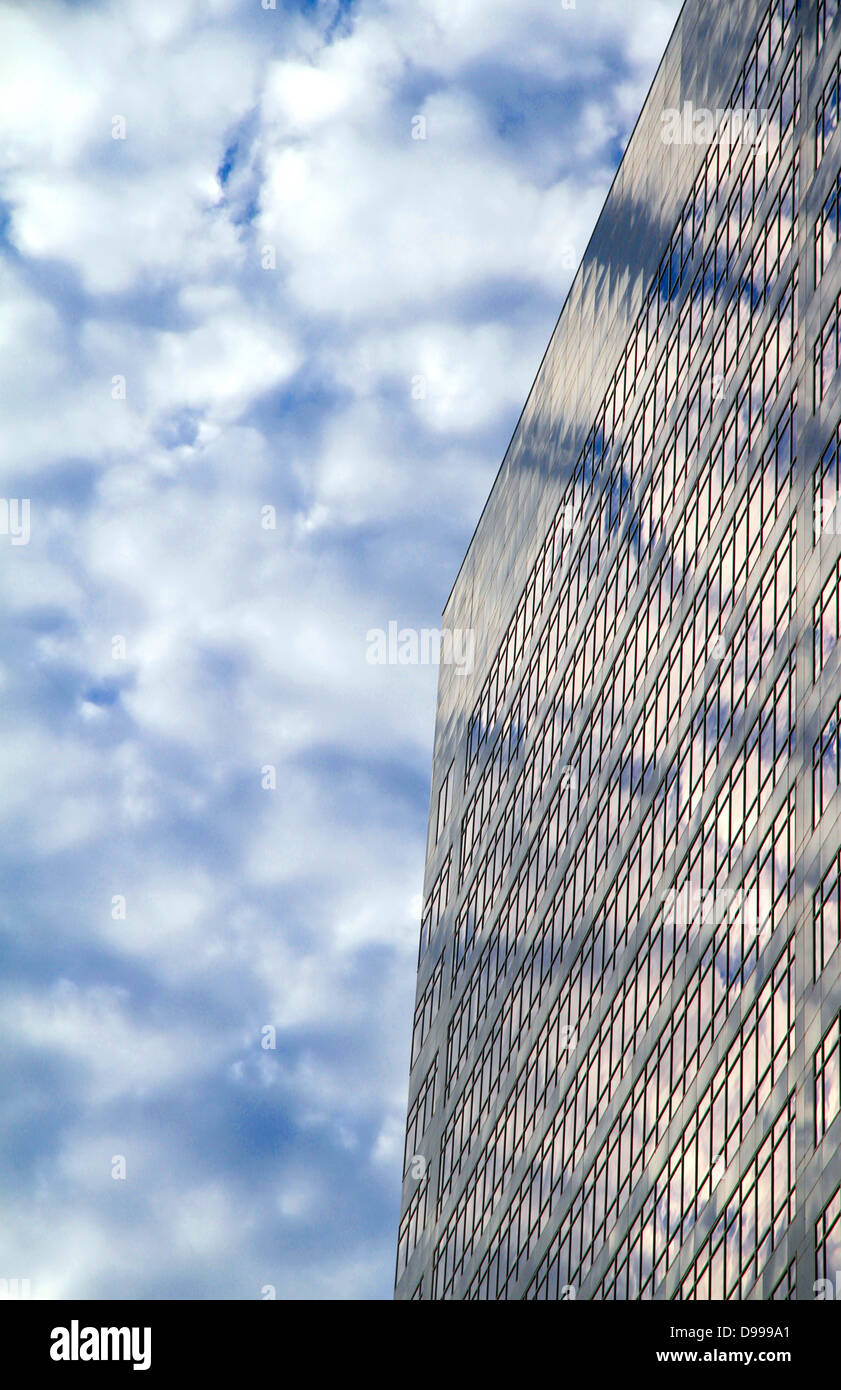 Modern skyscraper hi-res stock photography and images - Alamy