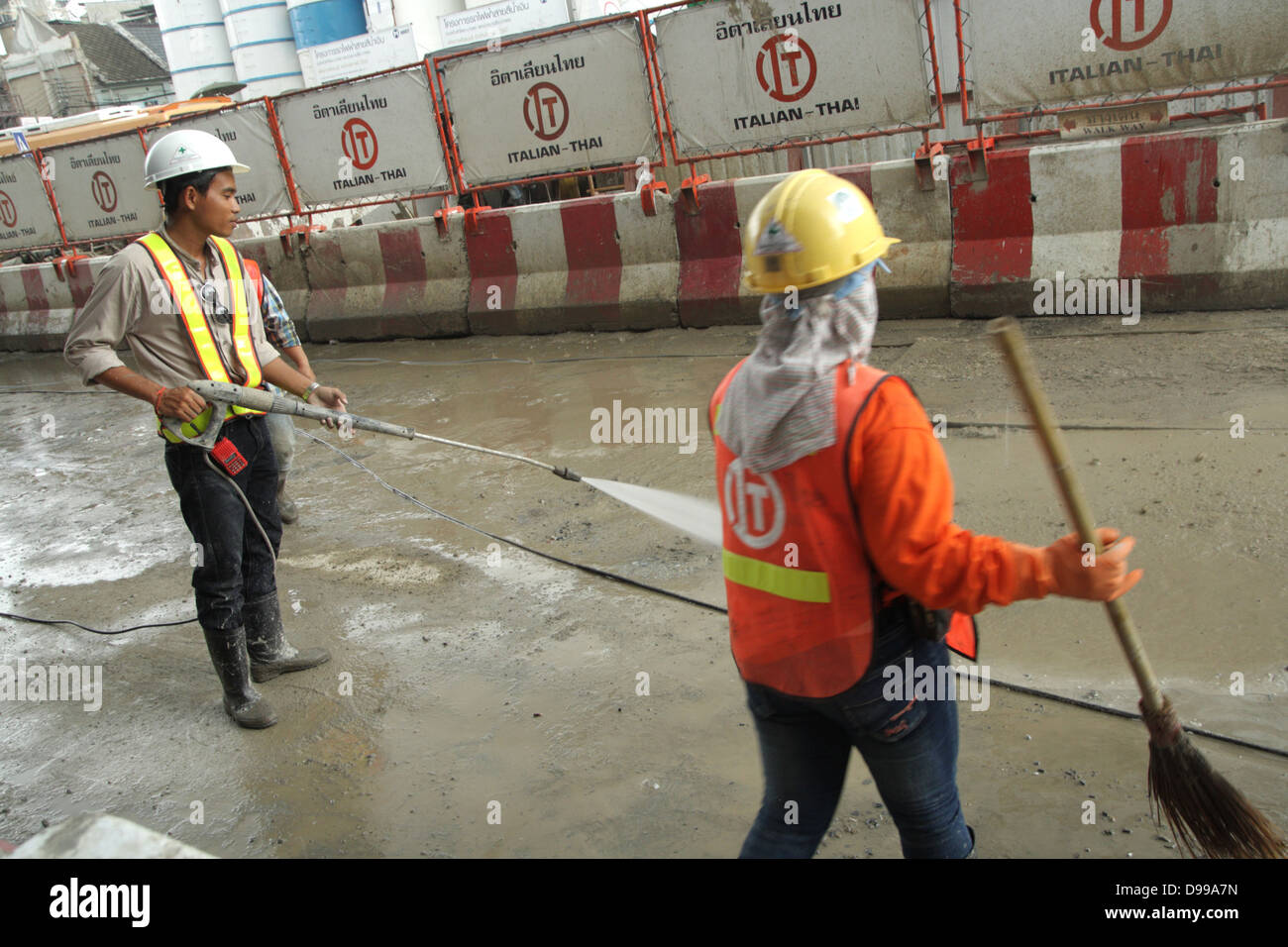 MRT workers cleaning floor in MRT construction site , Bangkok's ...