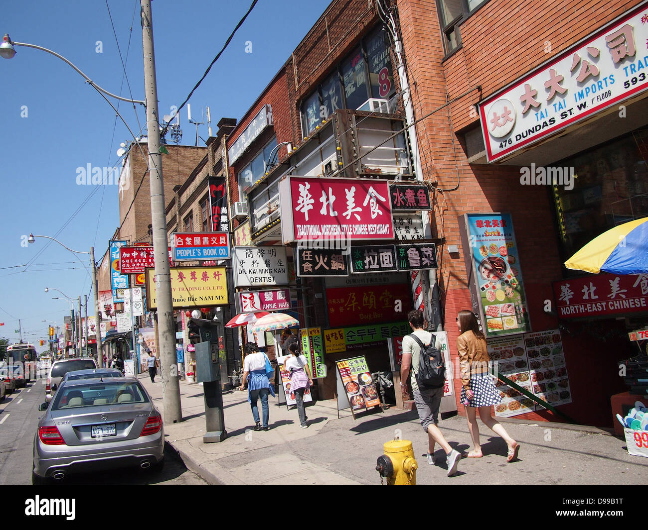 Toronto Chinatown Downtown Dundas Street Stock Photo - Alamy