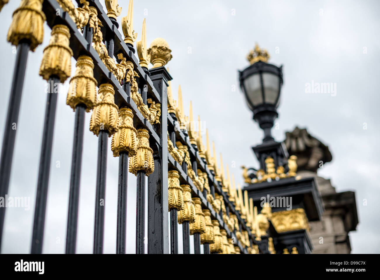 Front gates to royal palace hi-res stock photography and images - Alamy