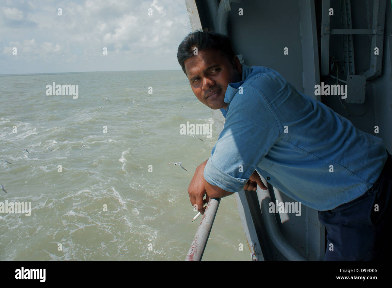 Man looking over side of ship hi-res stock photography and images - Alamy