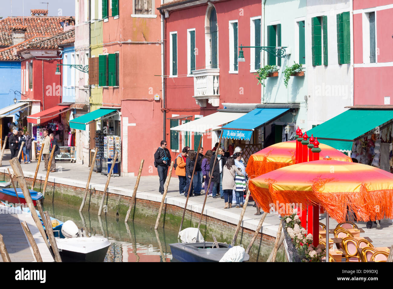 People lining up hi-res stock photography and images - Alamy