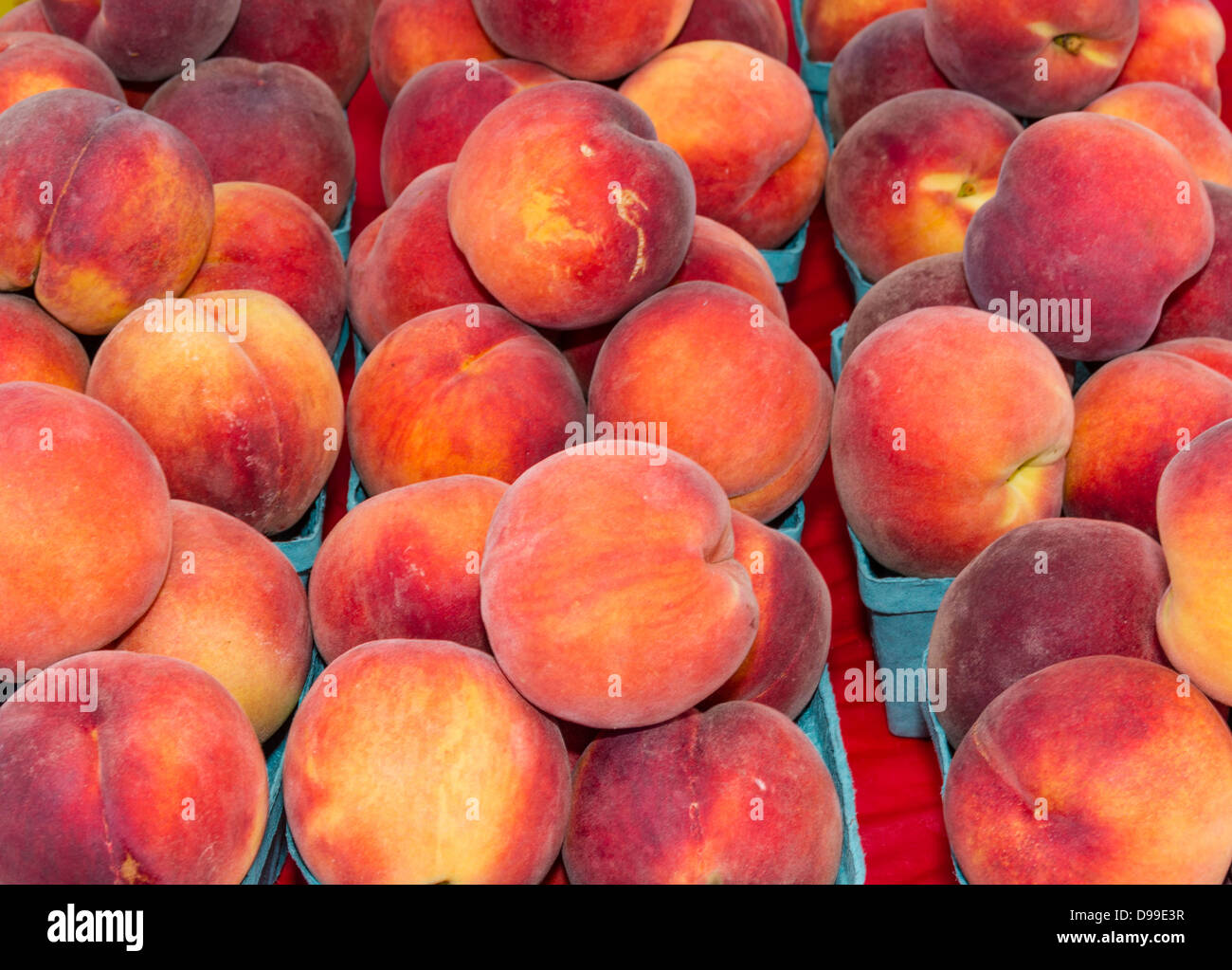 Freshly harvested peaches on display at the farmer's market Stock Photo ...
