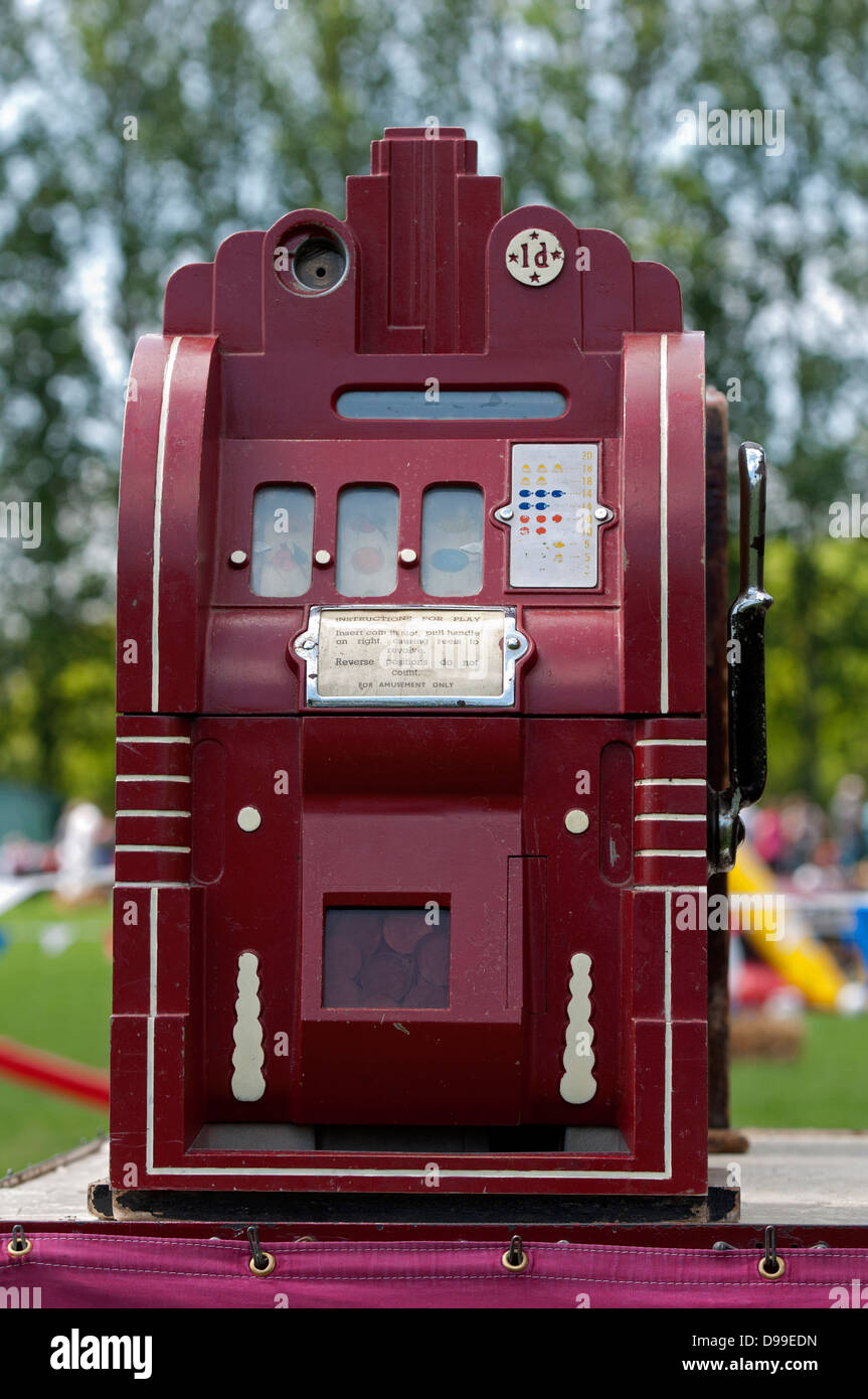 Penny arcade machine hi-res stock photography and images - Alamy