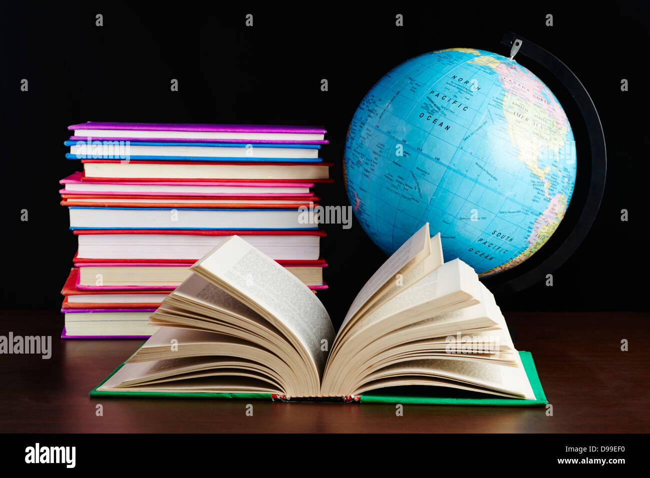 Books open world map hi-res stock photography and images - Alamy
