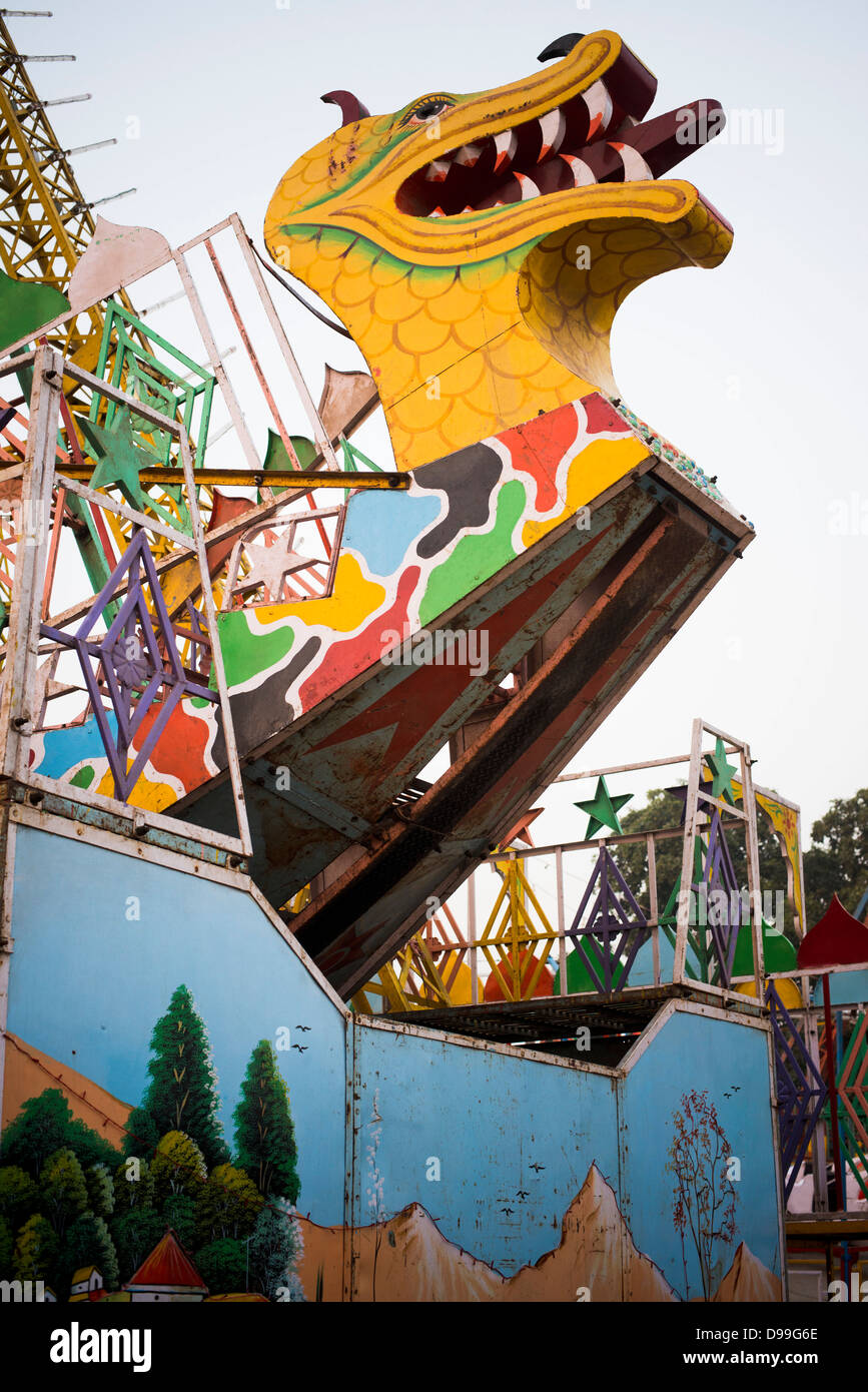 Dragon swing ride hi-res stock photography and images - Alamy