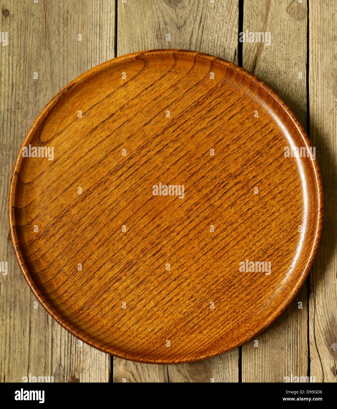 Empty wooden plate hi-res stock photography and images - Alamy