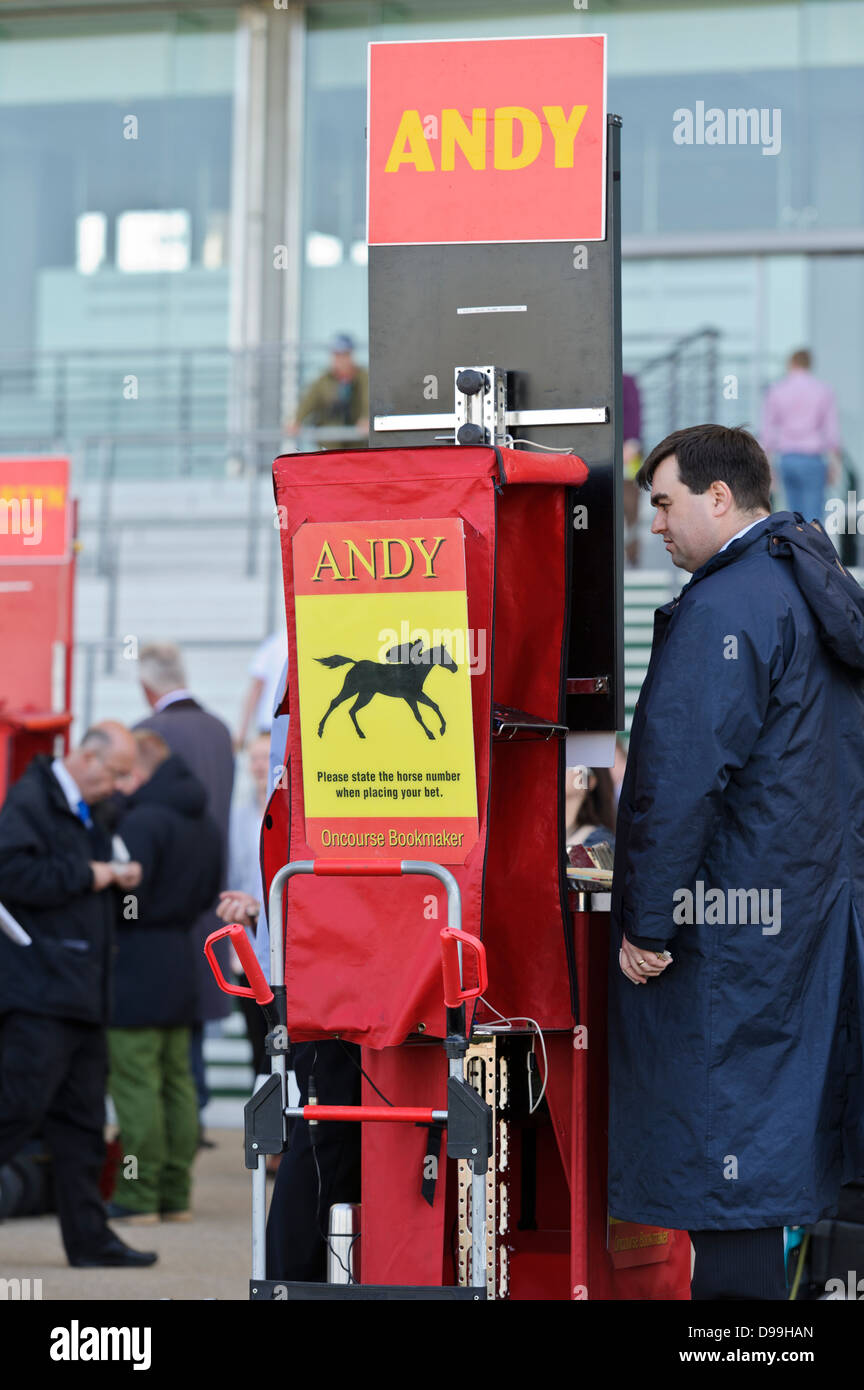 Bookmaker racecourse hi-res stock photography and images - Alamy