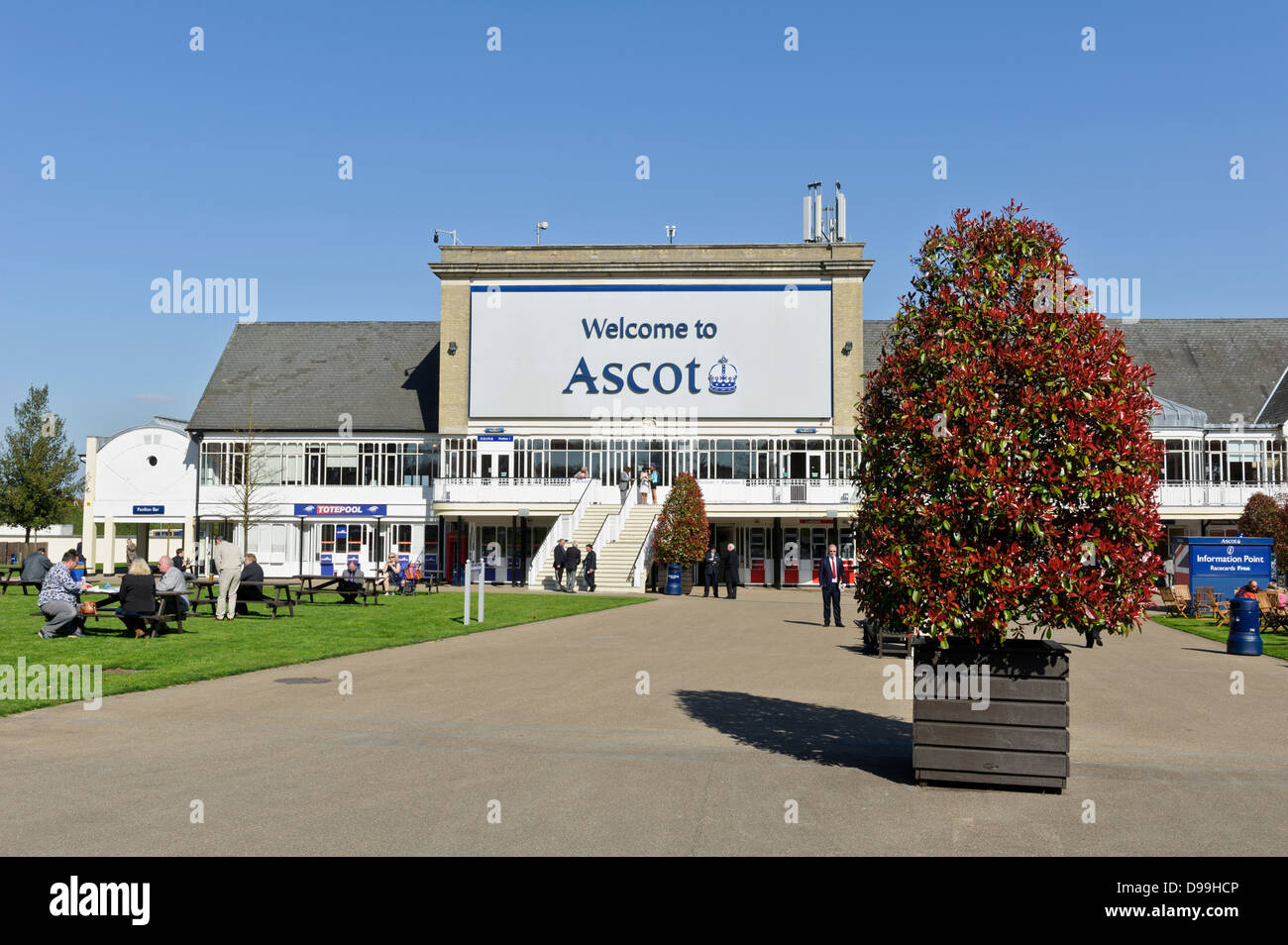 Ascot racecourse hi-res stock photography and images - Alamy