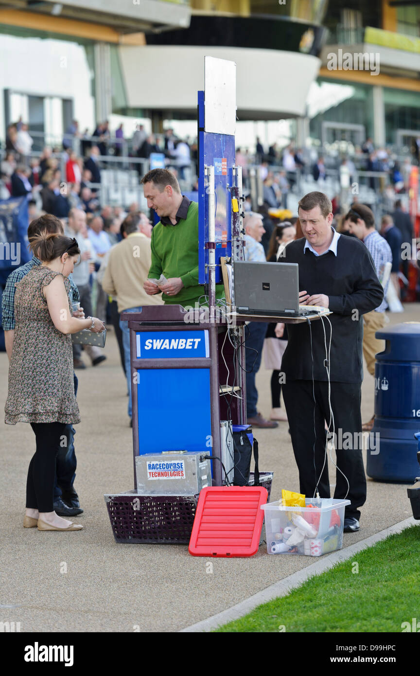 Bookmaker racecourse hi-res stock photography and images - Alamy