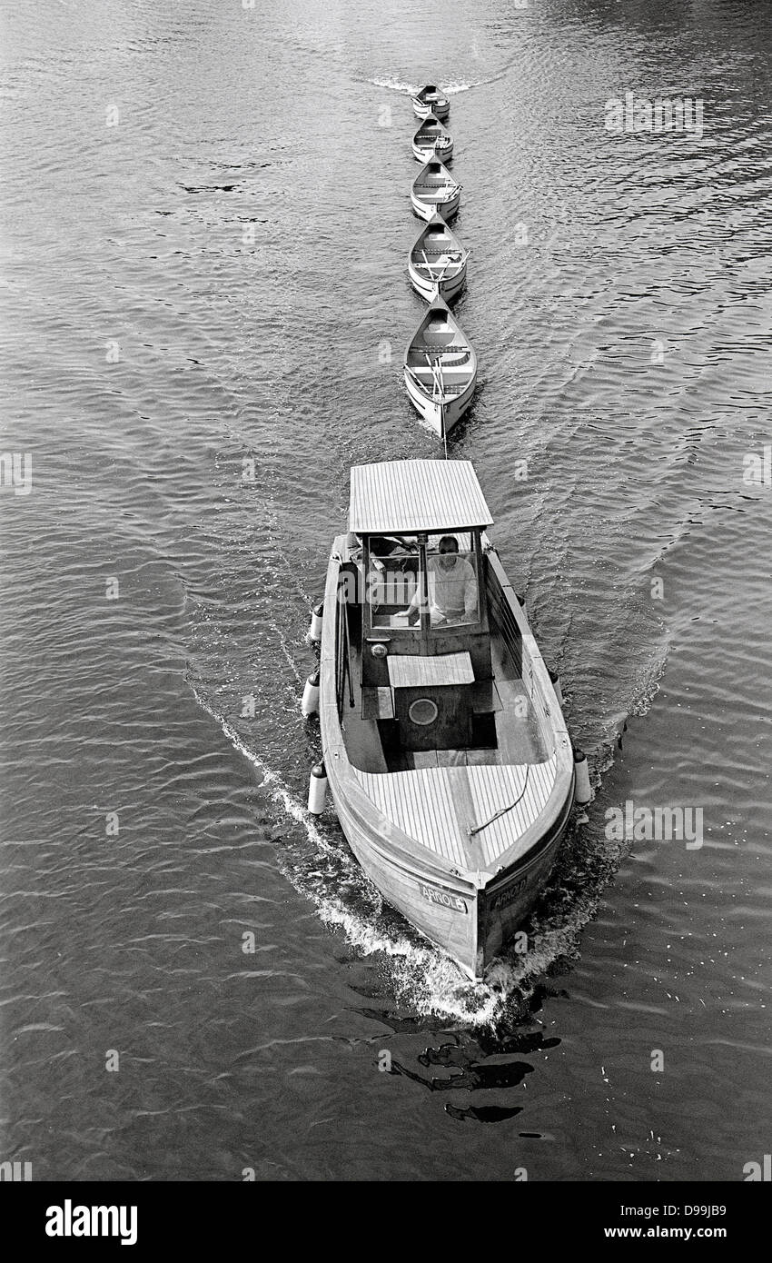 Dragging Canoe High Resolution Stock Photography and Images - Alamy