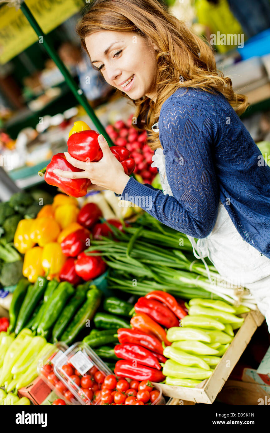 Farmers market girl buying hi-res stock photography and images - Alamy